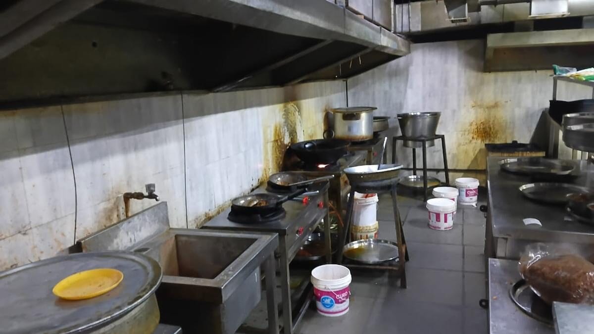 मदीनागुड़ा में फूड सेफ्टी टीम के छापे, गंभीर खामियाँ उजागर - Daily ...